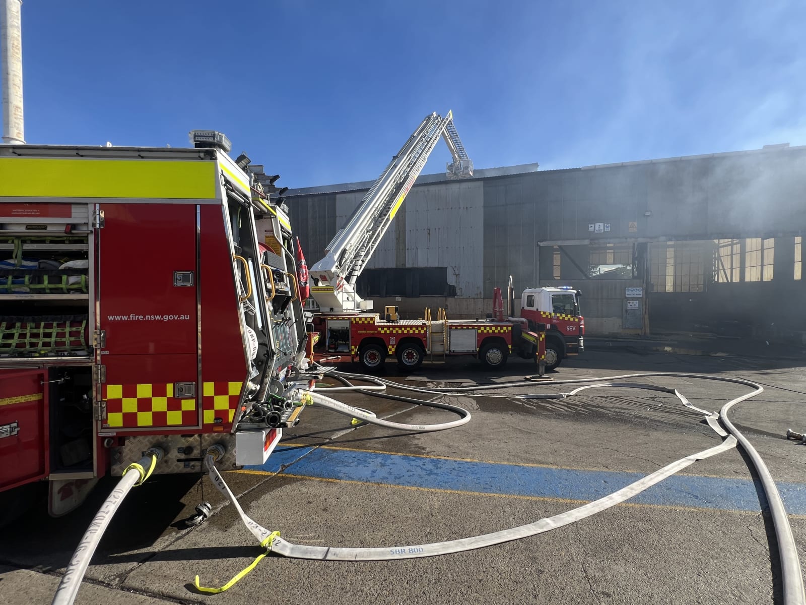 Girraween factory goes up in flames - Parra News